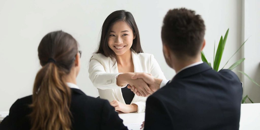 How to Introduce Yourself in a Job Interview: 12 Tips